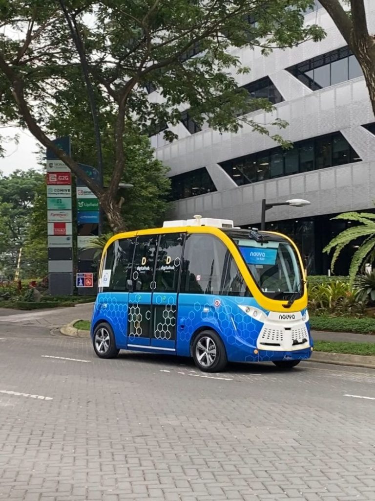 Bus Otomatis Pertama di Indonesia ada di The Breeze, BSD City – Misteruddin